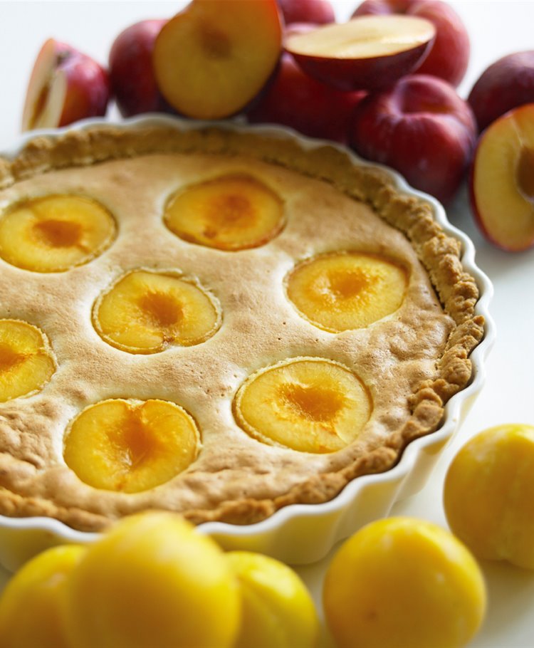 Luumu-mantelipiiras Reseptit | Dr. Oetker