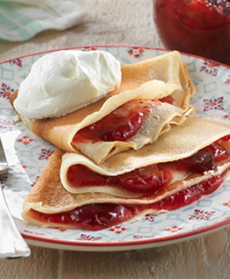 Crepes con mermelada de cereza Receta | Dr. Oetker