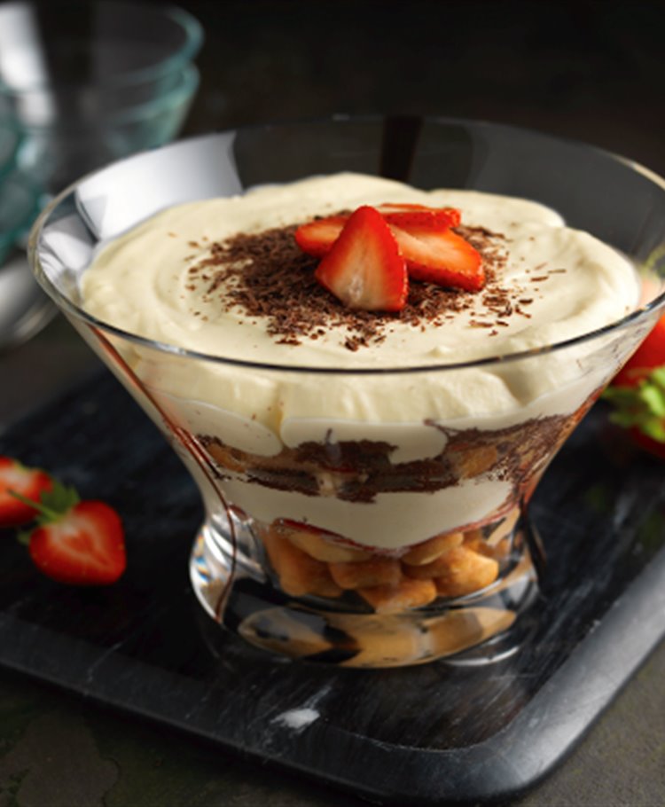 Strawberry and Mascarpone Trifle Recipe | Dr. Oetker