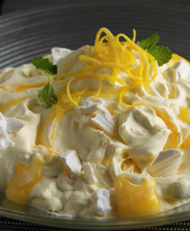 Limoncello Lemon Curdy Meringue Pudding Recipe | Dr. Oetker