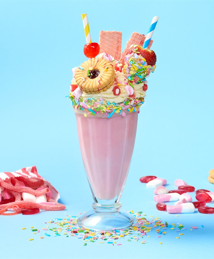 Strawberry Freakshake Recipe | Dr. Oetker