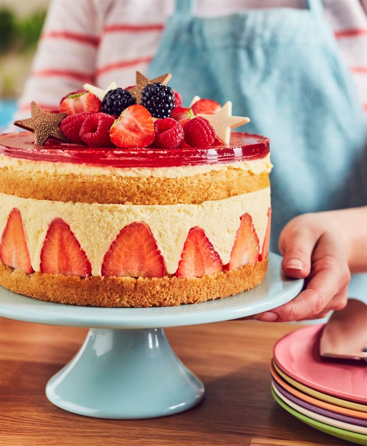 Strawberry Fraisier Cake Recipe | Dr. Oetker
