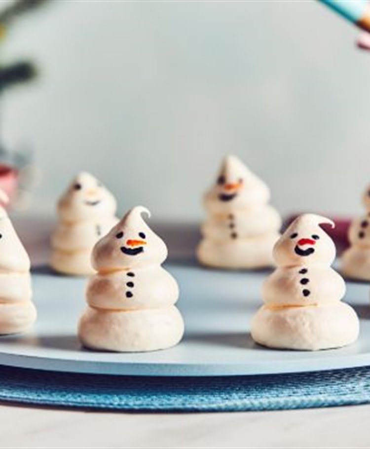 Meringue Snowmen Recipe | Dr. Oetker